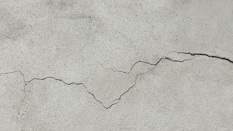 What Are Concrete Shrinkage Cracks | AMC911